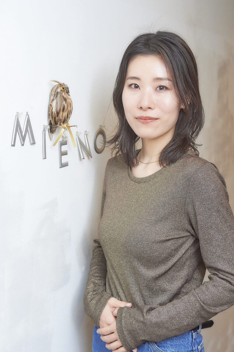 60代の人気ヘアカラーはアッシュグレー！大人に似合う素敵な髪色を紹介 ｜ 自由が丘でヘッドスパ・カラーなら美容室HAIR SALON mienoへ